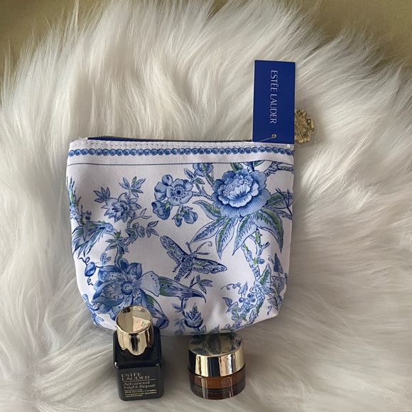 Estee Lauder | Bags | Estee Lauder White And Blue Floral Cosmetic Bag ...